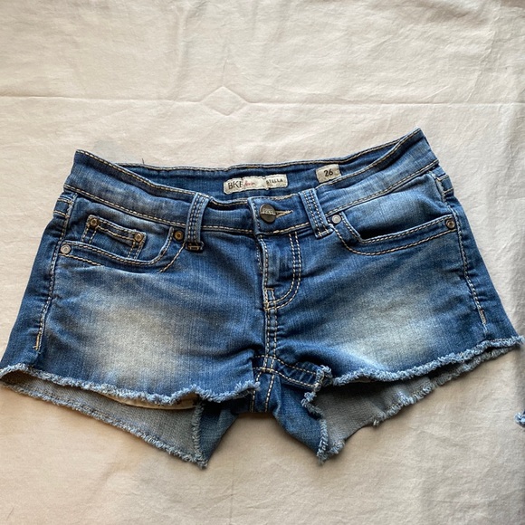 BKE | Shorts | Bke Jean Shorts Stella Shorts Size 26 Embroidered Pocket ...